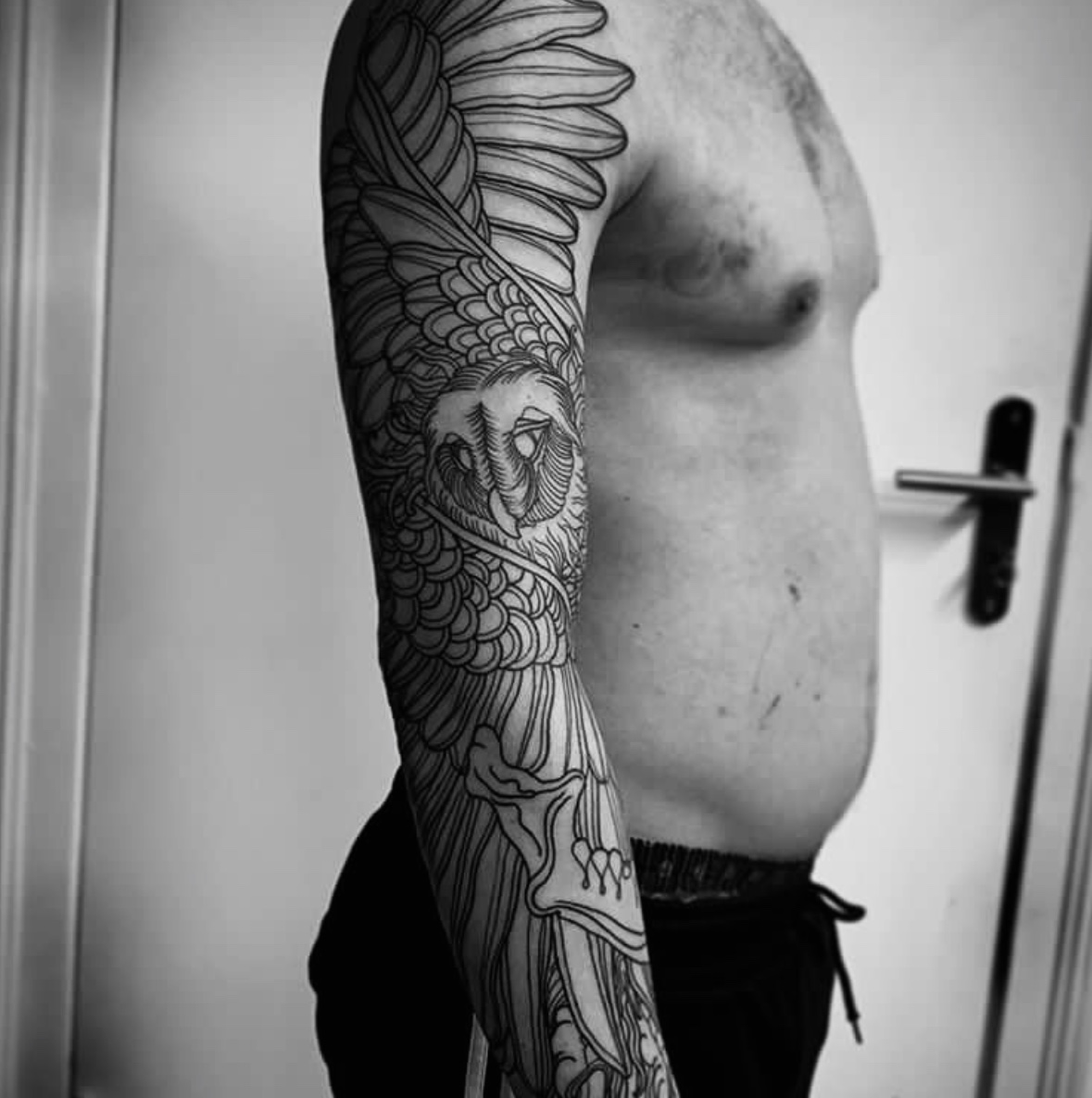 Tattoo Artist Ruslan - Stile Blackwork, Linework und Dotwork Tattoo Motive