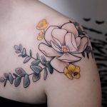 Tattoo Artist Mathilde Color Tätowierungen und Mandala Tattoos in Berlin
