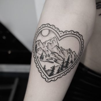 Tattoo Artist Mathilde Color Tätowierungen und Mandala Tattoos in Berlin