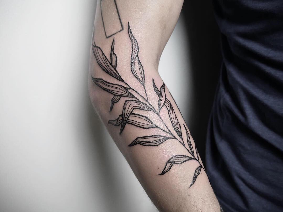 Tattoo Artist Mathilde Color Tätowierungen und Mandala Tattoos in Berlin