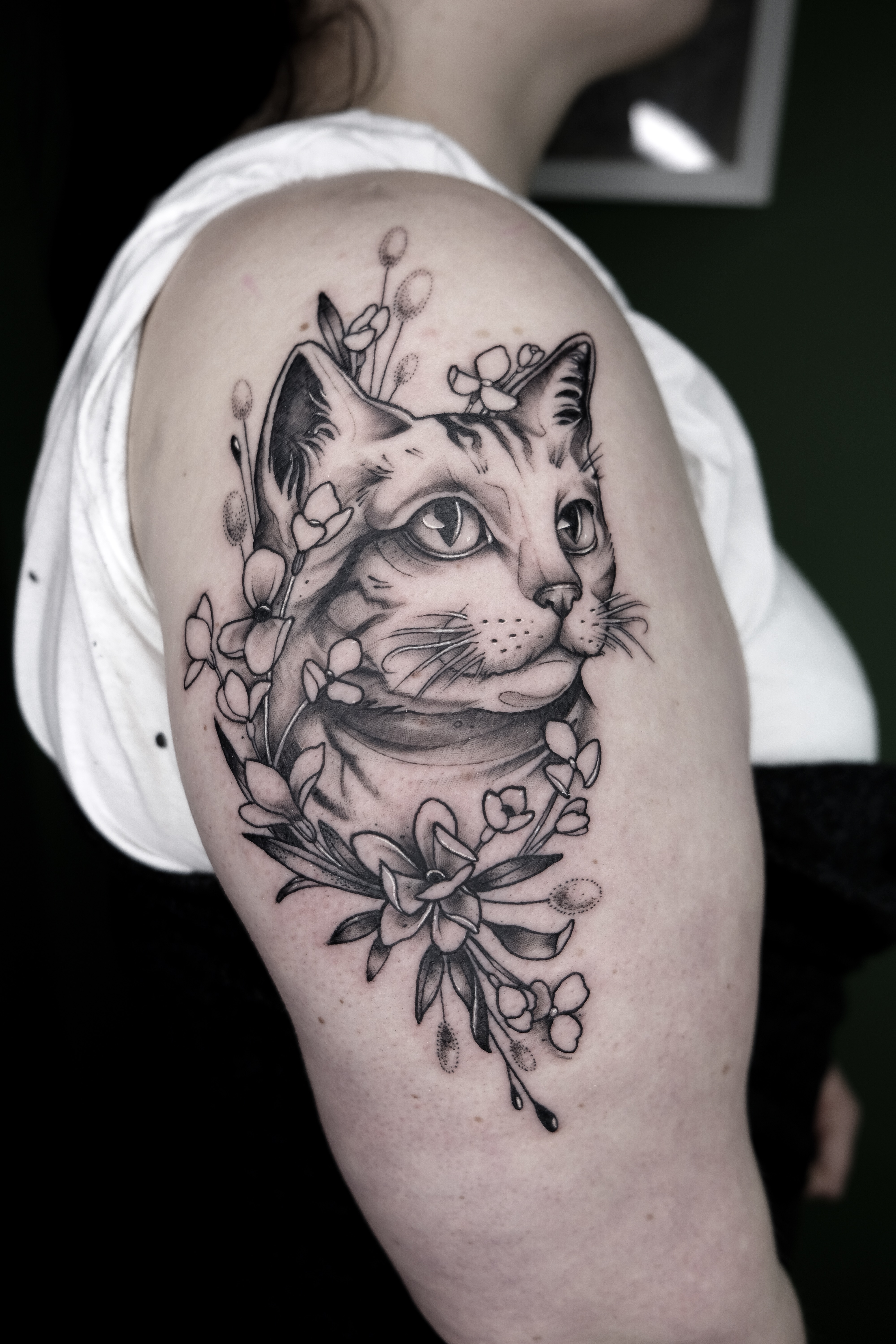 Tattoo Artist Mathilde Color Tätowierungen und Mandala Tattoos in Berlin