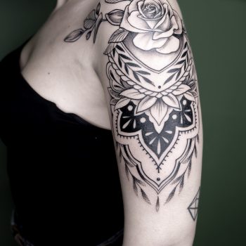 Tattoo Artist Mathilde Color Tätowierungen und Mandala Tattoos in Berlin