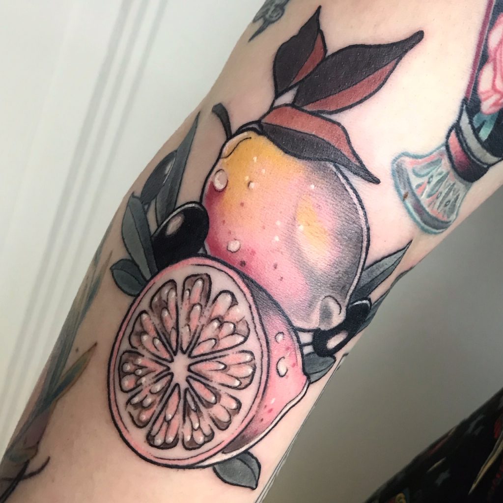 Tattoo Artist Mathilde Color Tätowierungen und Mandala Tattoos in Berlin